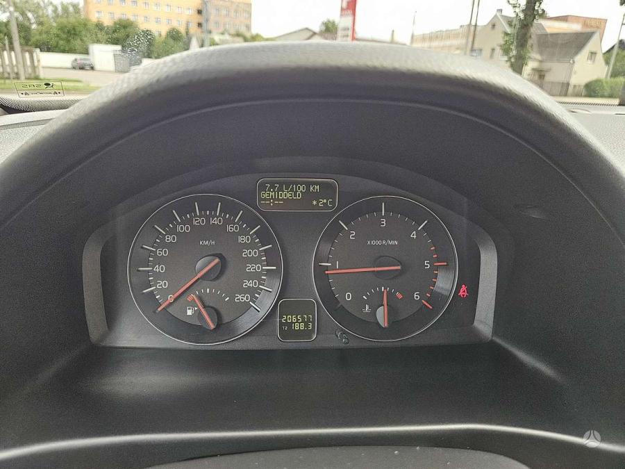 Melns Volvo V50 2010 Šauļi, ar dzinēja tilpumu 1.56 L un nobraukumu 207 tūkst. km par 3550 €, foto 24 vietnē AUTOMOTO.COM.LV