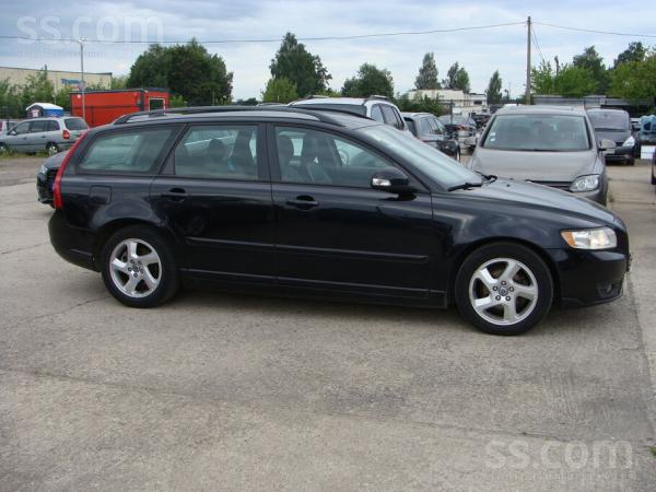Melns Volvo V50 2010 Rīga, ar dzinēja tilpumu 1.60 L un nobraukumu 0 tūkst. km par 3490 €, foto 4 vietnē AUTOMOTO.COM.LV