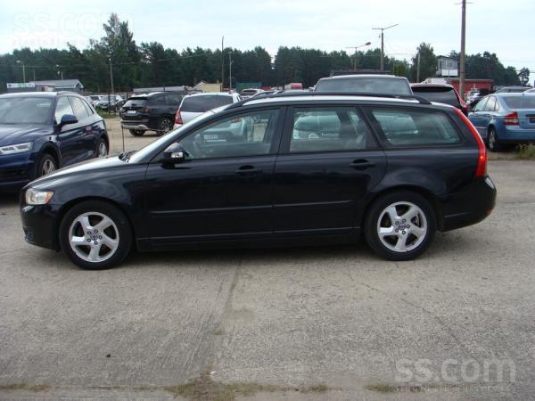 Melns Volvo V50 2010 Rīga, ar dzinēja tilpumu 1.60 L un nobraukumu 0 tūkst. km par 3490 €, foto 5 vietnē AUTOMOTO.COM.LV