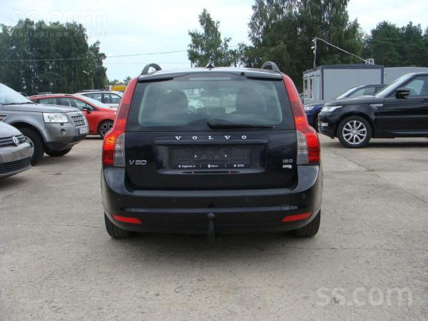 Melns Volvo V50 2010 Rīga, ar dzinēja tilpumu 1.60 L un nobraukumu 0 tūkst. km par 3490 €, foto 7 vietnē AUTOMOTO.COM.LV