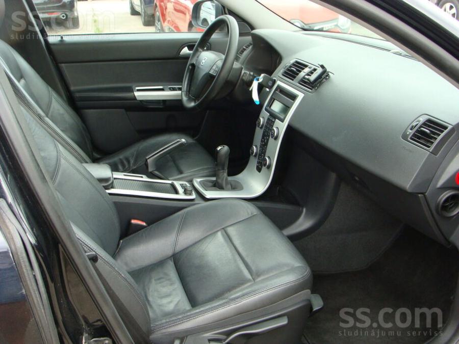 Melns Volvo V50 2010 Rīga, ar dzinēja tilpumu 1.60 L un nobraukumu 0 tūkst. km par 3490 €, foto 13 vietnē AUTOMOTO.COM.LV