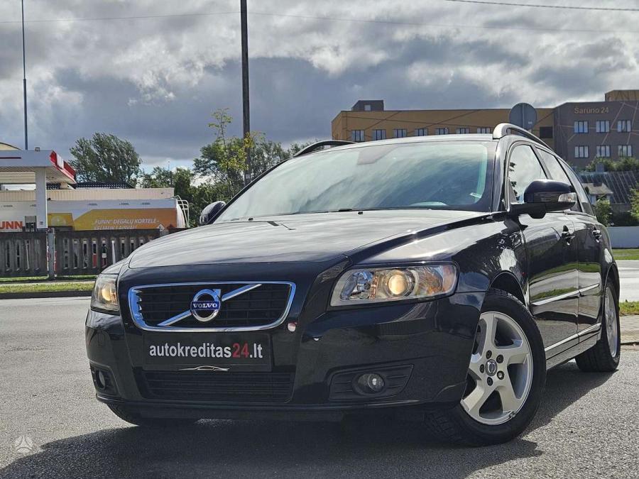 Black Volvo V50 2010 in Siauliai, with an engine capacity of 1.56 L and mileage of 207 thousand km for 3750 €, photo 1 on AUTOMOTO.COM.LV