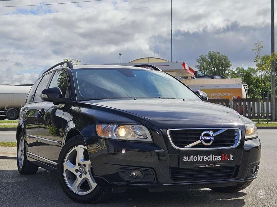 Black Volvo V50 2010 in Siauliai, with an engine capacity of 1.56 L and mileage of 207 thousand km for 3750 €, photo 4 on AUTOMOTO.COM.LV