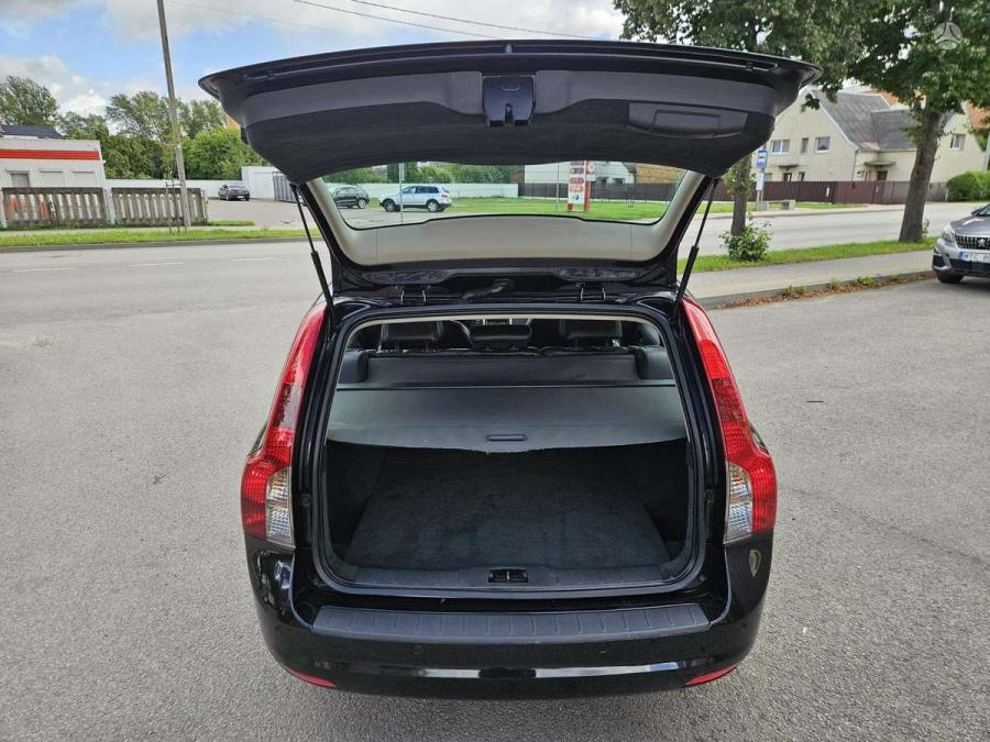 Black Volvo V50 2010 in Siauliai, with an engine capacity of 1.56 L and mileage of 207 thousand km for 3750 €, photo 12 on AUTOMOTO.COM.LV