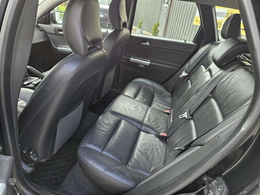 Black Volvo V50 2010 in Siauliai, with an engine capacity of 1.56 L and mileage of 207 thousand km for 3750 €, photo 14 on AUTOMOTO.COM.LV