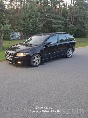 Black Volvo V50 2010 in Riga, with an engine capacity of 2.00 L and mileage of 403 thousand km for 1000 €, photo 3 on AUTOMOTO.COM.LV