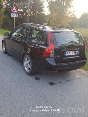 Black Volvo V50 2010 in Riga, with an engine capacity of 2.00 L and mileage of 403 thousand km for 1000 €, photo 4 on AUTOMOTO.COM.LV