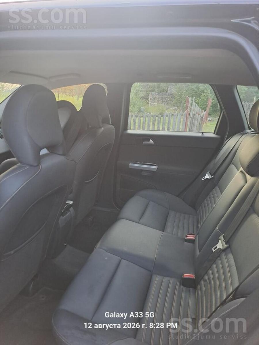 Black Volvo V50 2010 in Riga, with an engine capacity of 2.00 L and mileage of 403 thousand km for 1000 €, photo 7 on AUTOMOTO.COM.LV