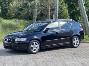 Melns Volvo V50 2010 Cēsis, ar dzinēja tilpumu 2.00 L un nobraukumu 246 tūkst. km par 5500 €, foto 3 vietnē AUTOMOTO.COM.LV