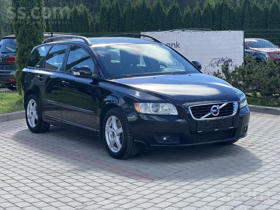 Melns Volvo V50 2010 Cēsis, ar dzinēja tilpumu 2.00 L un nobraukumu 246 tūkst. km par 5500 €, foto 5 vietnē AUTOMOTO.COM.LV