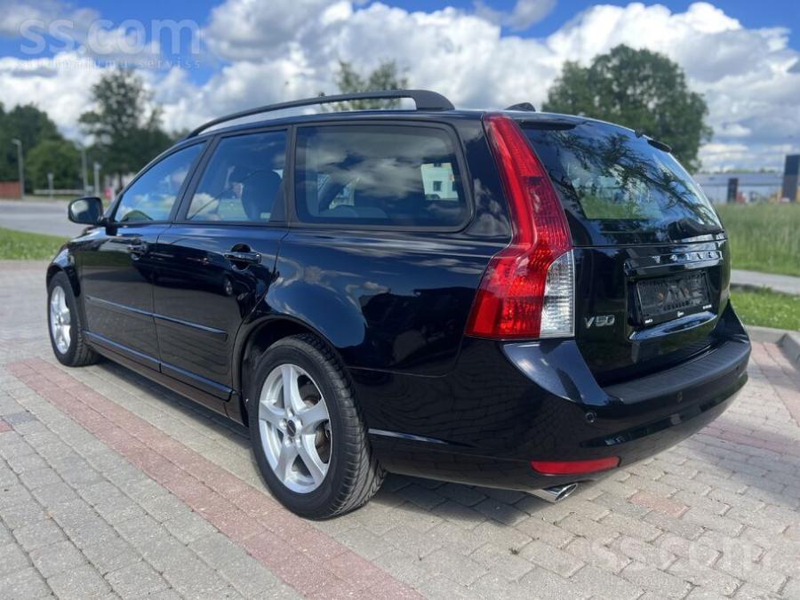 Melns Volvo V50 2010 Cēsis, ar dzinēja tilpumu 2.00 L un nobraukumu 246 tūkst. km par 5500 €, foto 6 vietnē AUTOMOTO.COM.LV