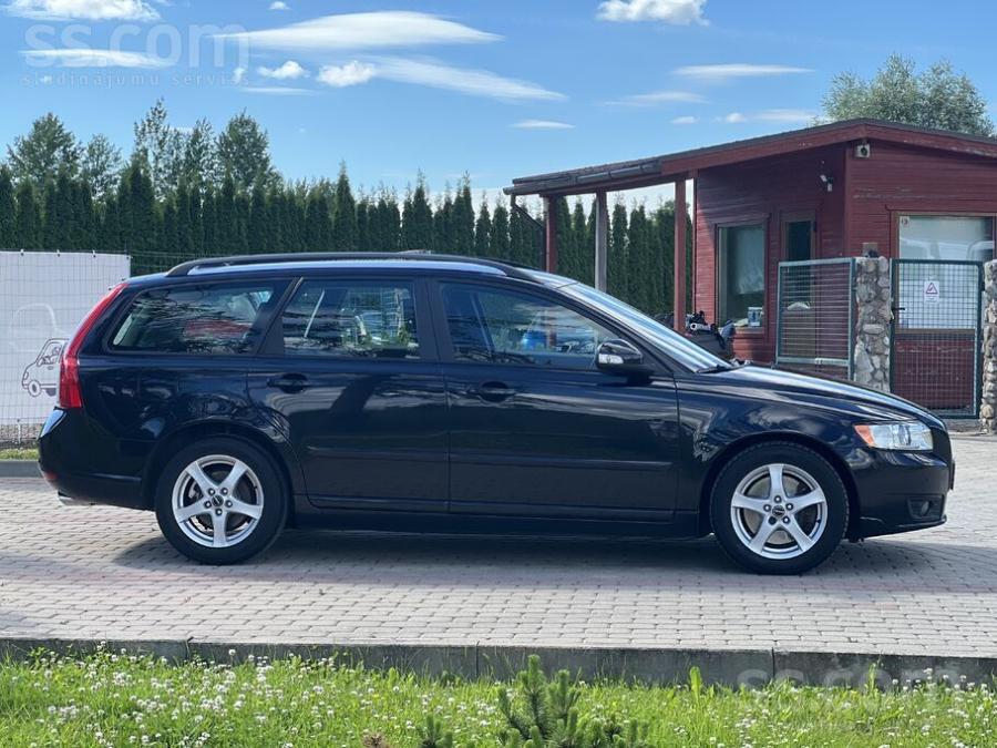 Melns Volvo V50 2010 Cēsis, ar dzinēja tilpumu 2.00 L un nobraukumu 246 tūkst. km par 5500 €, foto 7 vietnē AUTOMOTO.COM.LV