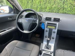 Melns Volvo V50 2010 Cēsis, ar dzinēja tilpumu 2.00 L un nobraukumu 246 tūkst. km par 5500 €, foto 9 vietnē AUTOMOTO.COM.LV