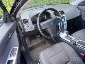 Melns Volvo V50 2010 Cēsis, ar dzinēja tilpumu 2.00 L un nobraukumu 246 tūkst. km par 5500 €, foto 10 vietnē AUTOMOTO.COM.LV