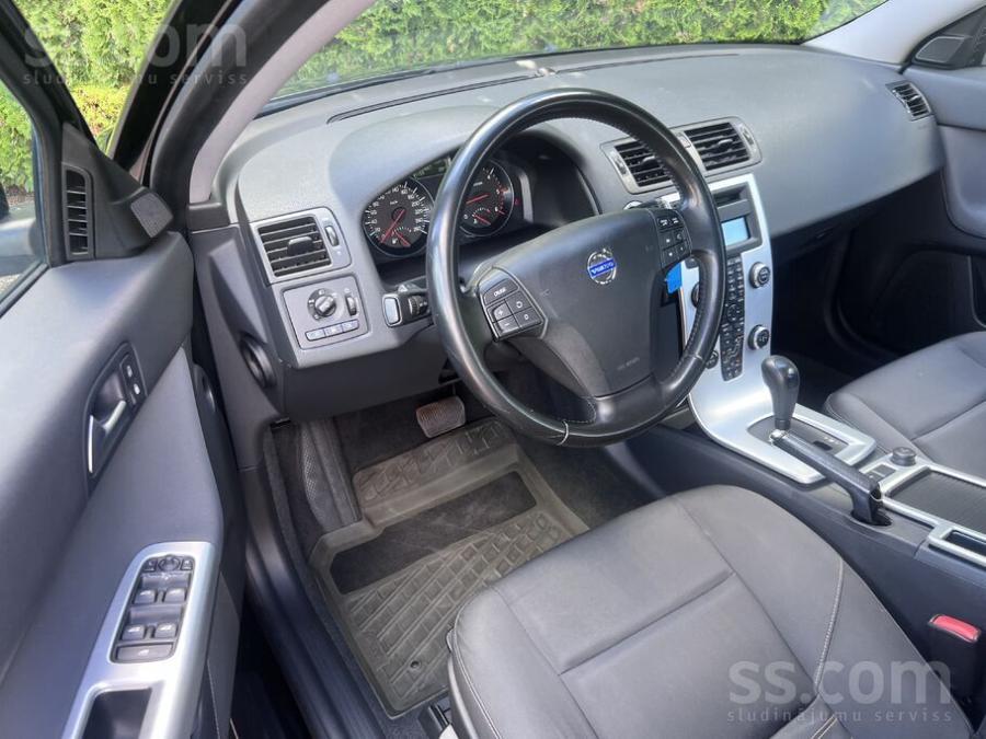 Melns Volvo V50 2010 Cēsis, ar dzinēja tilpumu 2.00 L un nobraukumu 246 tūkst. km par 5500 €, foto 10 vietnē AUTOMOTO.COM.LV