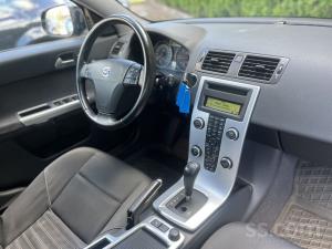 Melns Volvo V50 2010 Cēsis, ar dzinēja tilpumu 2.00 L un nobraukumu 246 tūkst. km par 5500 €, foto 12 vietnē AUTOMOTO.COM.LV