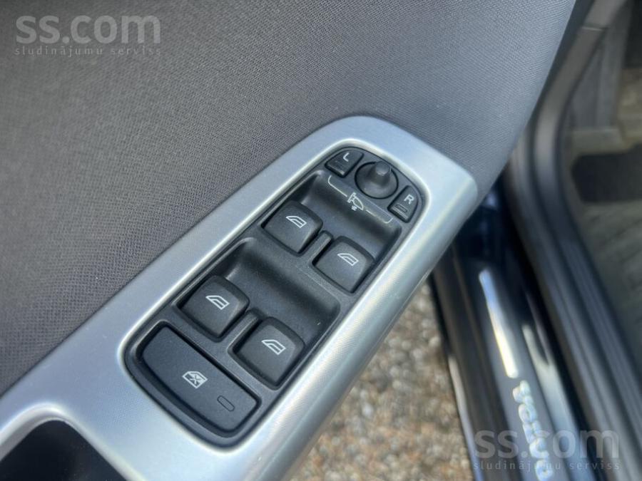 Melns Volvo V50 2010 Cēsis, ar dzinēja tilpumu 2.00 L un nobraukumu 246 tūkst. km par 5500 €, foto 16 vietnē AUTOMOTO.COM.LV