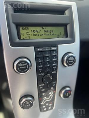 Melns Volvo V50 2010 Cēsis, ar dzinēja tilpumu 2.00 L un nobraukumu 246 tūkst. km par 5500 €, foto 18 vietnē AUTOMOTO.COM.LV