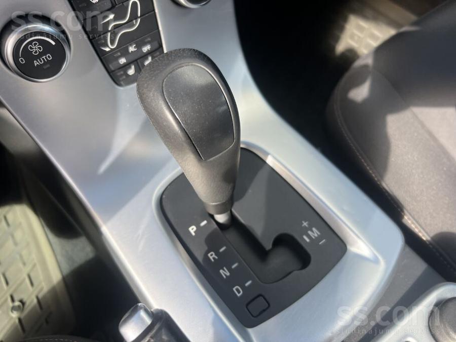 Melns Volvo V50 2010 Cēsis, ar dzinēja tilpumu 2.00 L un nobraukumu 246 tūkst. km par 5500 €, foto 19 vietnē AUTOMOTO.COM.LV