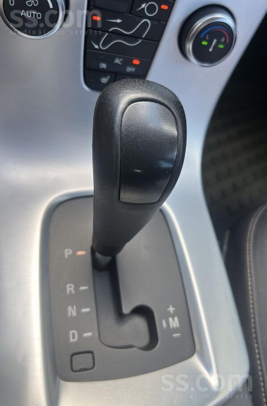 Melns Volvo V50 2010 Cēsis, ar dzinēja tilpumu 2.00 L un nobraukumu 246 tūkst. km par 5500 €, foto 22 vietnē AUTOMOTO.COM.LV