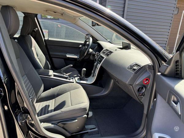 Black Volvo V50 2010 in Alytus, with an engine capacity of 1.60 L and mileage of 297 thousand km for 2950 €, photo 9 on AUTOMOTO.COM.LV