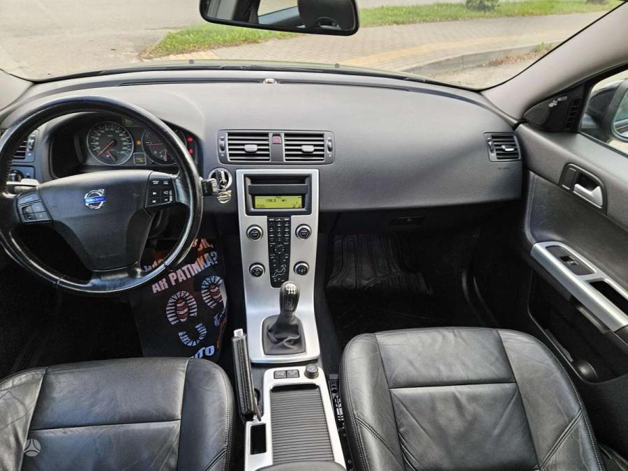 Melns Volvo V50 2010 Šauļi, ar dzinēja tilpumu 1.56 L un nobraukumu 207 tūkst. km par 3750 €, foto 13 vietnē AUTOMOTO.COM.LV