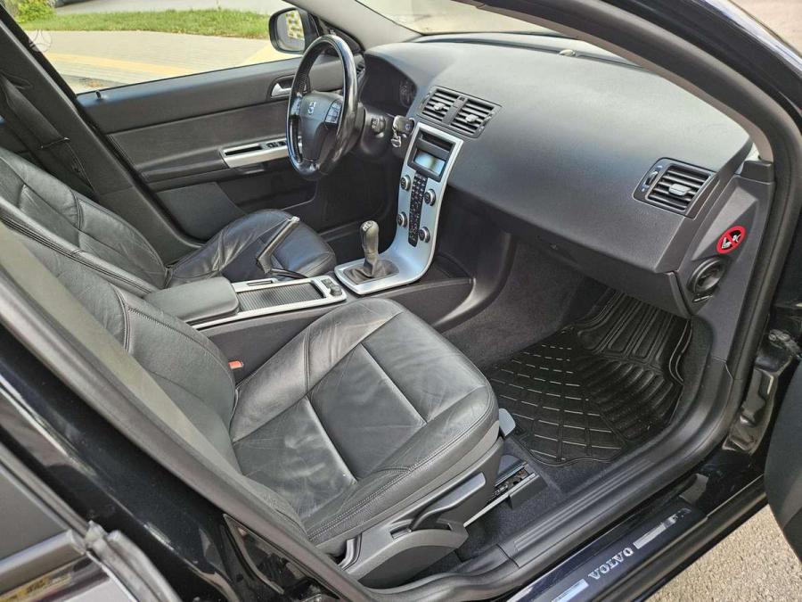 Melns Volvo V50 2010 Šauļi, ar dzinēja tilpumu 1.56 L un nobraukumu 207 tūkst. km par 3750 €, foto 16 vietnē AUTOMOTO.COM.LV