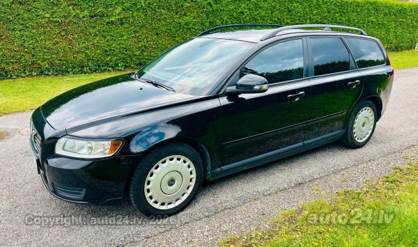 Melns Volvo V50 2010 Tallina, ar dzinēja tilpumu 1.60 L un nobraukumu 295 tūkst. km par 3990 €, foto 1 vietnē AUTOMOTO.COM.LV