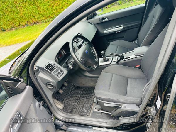 Melns Volvo V50 2010 Tallina, ar dzinēja tilpumu 1.60 L un nobraukumu 295 tūkst. km par 3990 €, foto 8 vietnē AUTOMOTO.COM.LV