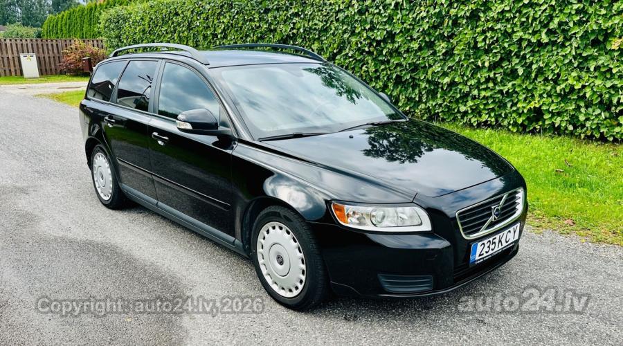 Black Volvo V50 2010 in Tallinn, with an engine capacity of 1.60 L and mileage of 295 thousand km for 3990 €, photo 3 on AUTOMOTO.COM.LV