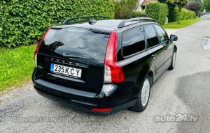 Black Volvo V50 2010 in Tallinn, with an engine capacity of 1.60 L and mileage of 295 thousand km for 3990 €, photo 4 on AUTOMOTO.COM.LV