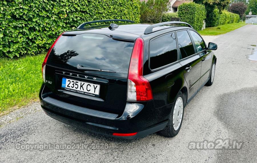 Black Volvo V50 2010 in Tallinn, with an engine capacity of 1.60 L and mileage of 295 thousand km for 3990 €, photo 4 on AUTOMOTO.COM.LV