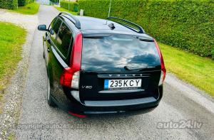 Black Volvo V50 2010 in Tallinn, with an engine capacity of 1.60 L and mileage of 295 thousand km for 3990 €, photo 6 on AUTOMOTO.COM.LV