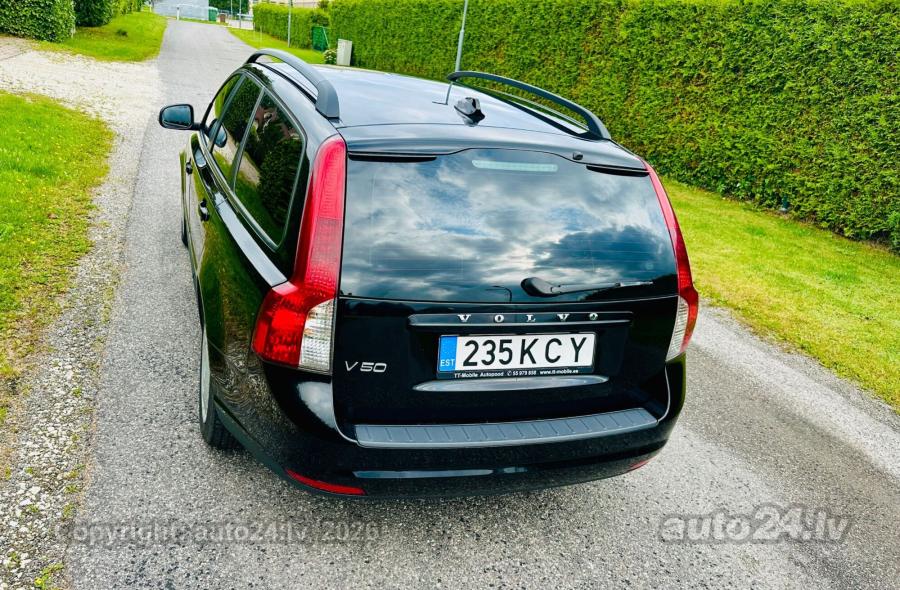Black Volvo V50 2010 in Tallinn, with an engine capacity of 1.60 L and mileage of 295 thousand km for 3990 €, photo 6 on AUTOMOTO.COM.LV