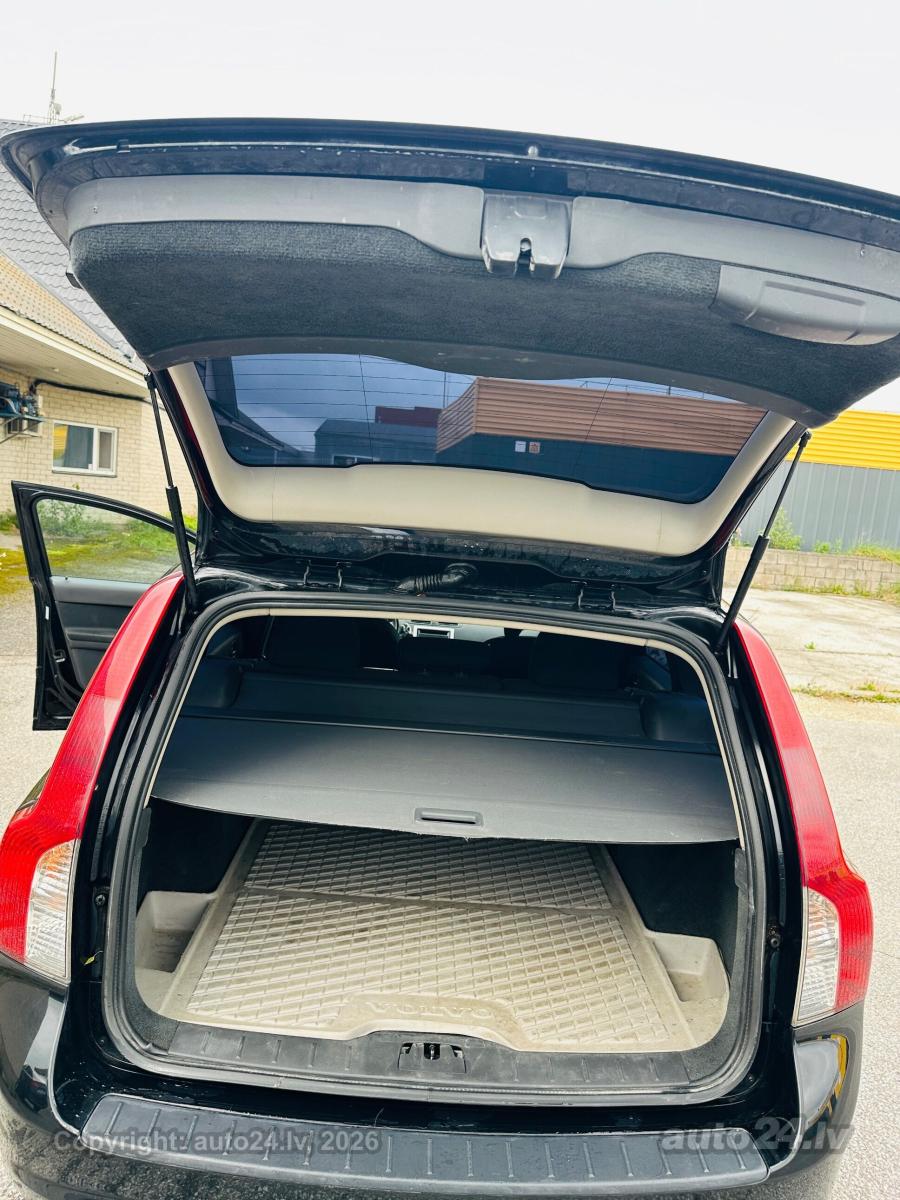 Black Volvo V50 2010 in Tallinn, with an engine capacity of 1.60 L and mileage of 295 thousand km for 3990 €, photo 13 on AUTOMOTO.COM.LV