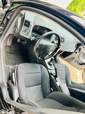 Black Volvo V50 2010 in Tallinn, with an engine capacity of 1.60 L and mileage of 295 thousand km for 3990 €, photo 14 on AUTOMOTO.COM.LV