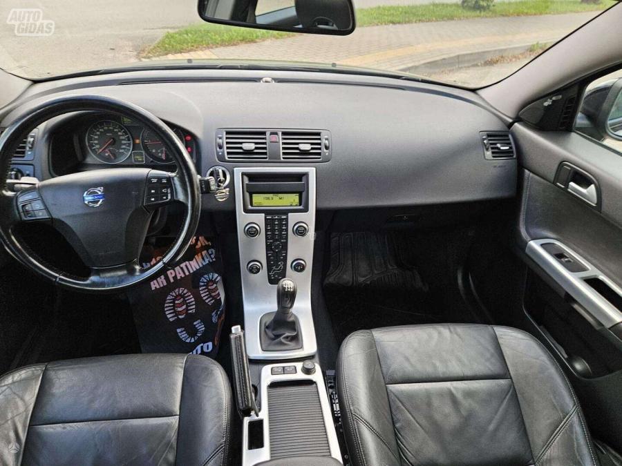 Black Volvo V50 2010 in Siauliai, with an engine capacity of 1.60 L and mileage of 207 thousand km for 3600 €, photo 13 on AUTOMOTO.COM.LV