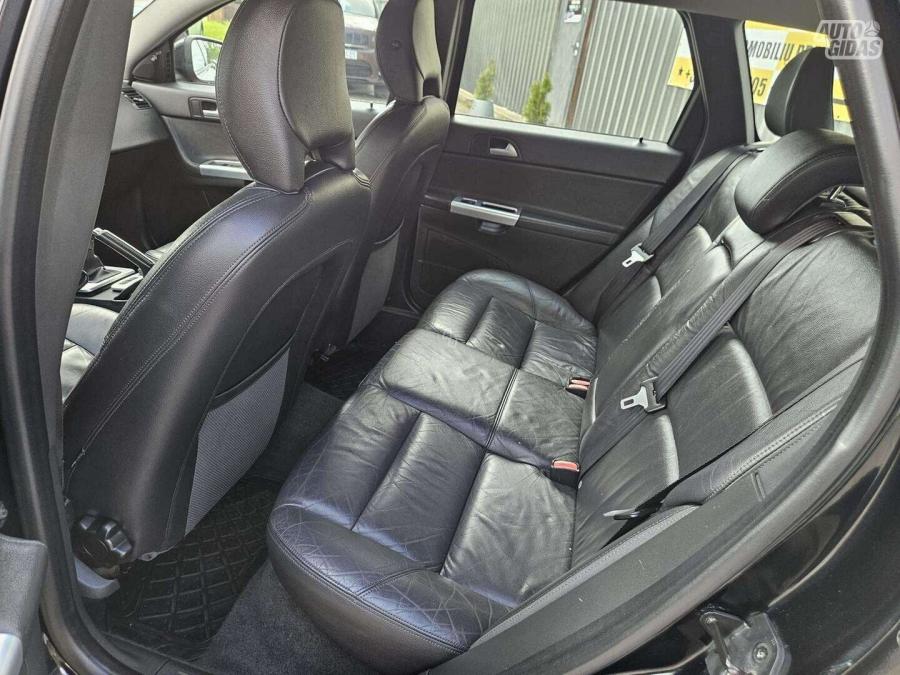 Black Volvo V50 2010 in Siauliai, with an engine capacity of 1.60 L and mileage of 207 thousand km for 3600 €, photo 14 on AUTOMOTO.COM.LV