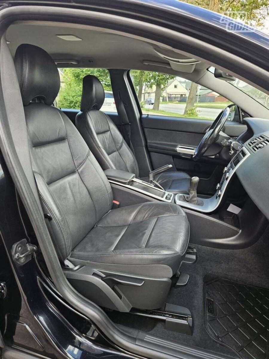 Black Volvo V50 2010 in Siauliai, with an engine capacity of 1.60 L and mileage of 207 thousand km for 3600 €, photo 17 on AUTOMOTO.COM.LV