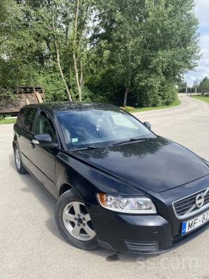 Melns Volvo V50 2010 Bauska, ar dzinēja tilpumu 1.60 L un nobraukumu 400 tūkst. km par 950 €, foto  vietnē AUTOMOTO.COM.LV