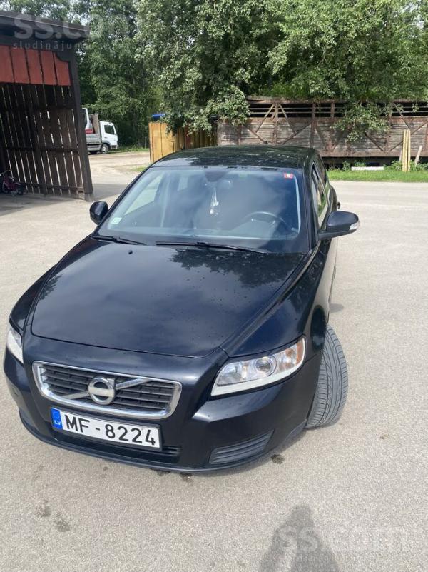 Volvo V50 2010 Bauska vietnē Melns Volvo V50 2010 Bauska, ar dzinēja tilpumu 1.60 L un nobraukumu 400 tūkst. km par 950 €, foto 4 vietnē AUTOMOTO.COM.LV