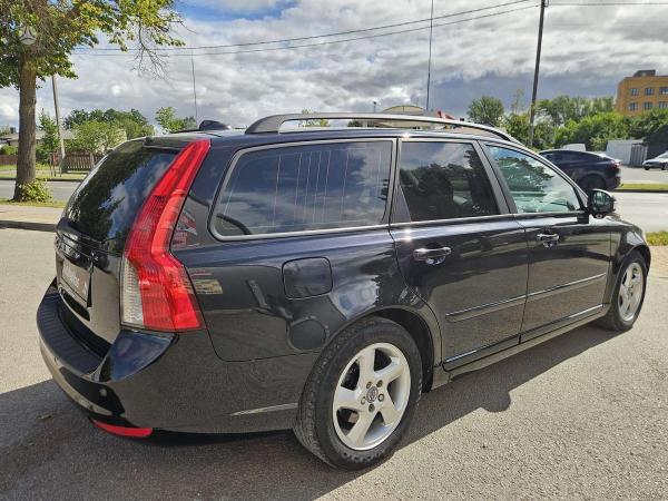 Melns Volvo V50 2010 Šauļi, ar dzinēja tilpumu 1.56 L un nobraukumu 207 tūkst. km par 3600 €, foto 6 vietnē AUTOMOTO.COM.LV