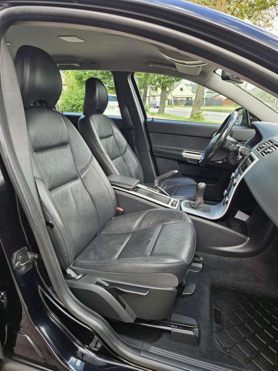 Melns Volvo V50 2010 Šauļi, ar dzinēja tilpumu 1.56 L un nobraukumu 207 tūkst. km par 3600 €, foto 14 vietnē AUTOMOTO.COM.LV