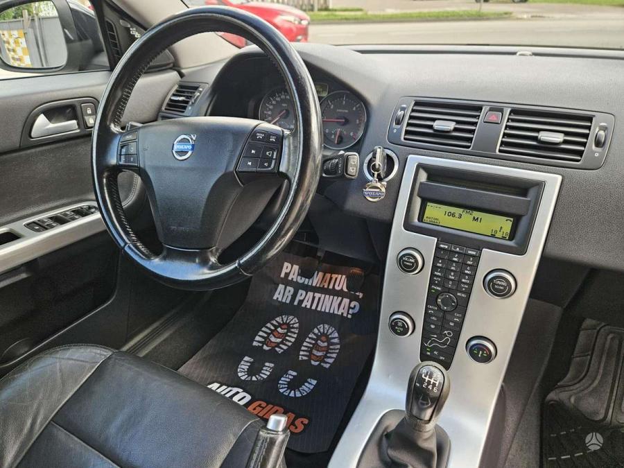 Melns Volvo V50 2010 Šauļi, ar dzinēja tilpumu 1.56 L un nobraukumu 207 tūkst. km par 3600 €, foto 19 vietnē AUTOMOTO.COM.LV