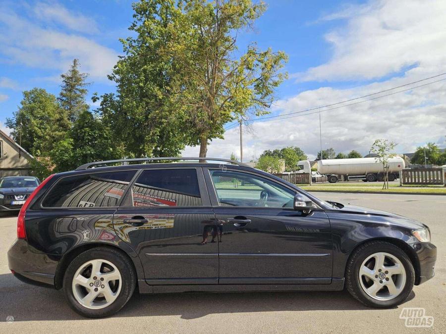 Melns Volvo V50 2010 Šauļi, ar dzinēja tilpumu 1.60 L un nobraukumu 207 tūkst. km par 3600 €, foto 7 vietnē AUTOMOTO.COM.LV