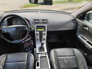 Melns Volvo V50 2010 Šauļi, ar dzinēja tilpumu 1.60 L un nobraukumu 207 tūkst. km par 3600 €, foto 13 vietnē AUTOMOTO.COM.LV