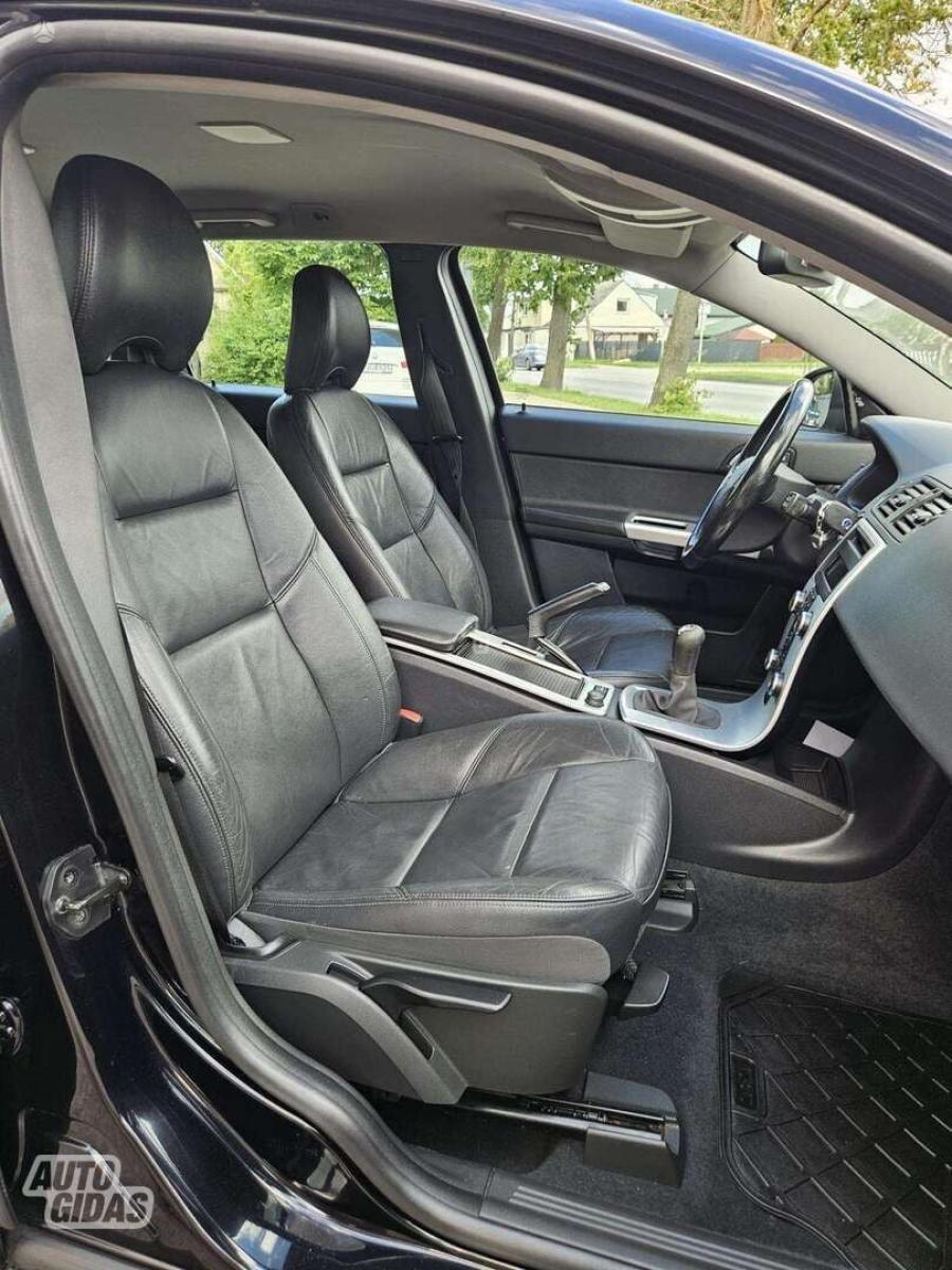 Melns Volvo V50 2010 Šauļi, ar dzinēja tilpumu 1.60 L un nobraukumu 207 tūkst. km par 3600 €, foto 14 vietnē AUTOMOTO.COM.LV