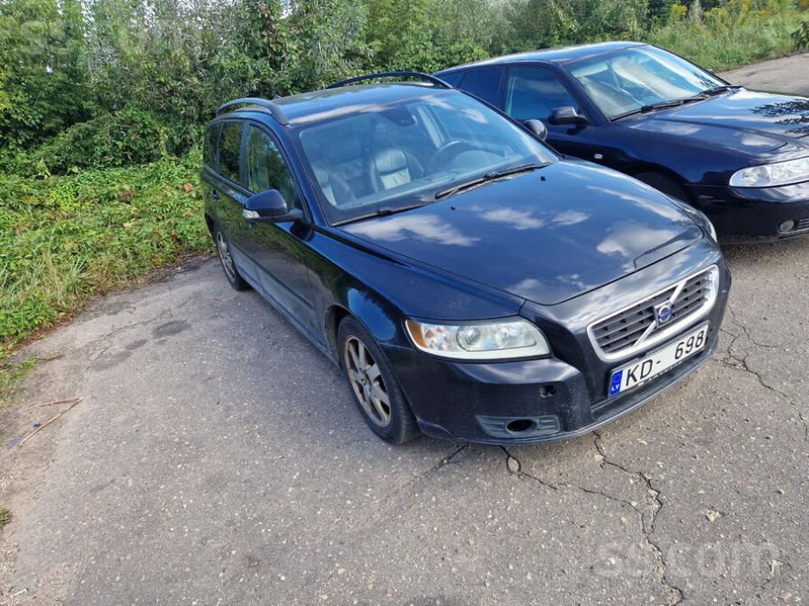 Melns Volvo V50 2010 Rīga, ar dzinēja tilpumu 1.60 L un nobraukumu 325 tūkst. km par 1400 €, foto 1 vietnē AUTOMOTO.COM.LV