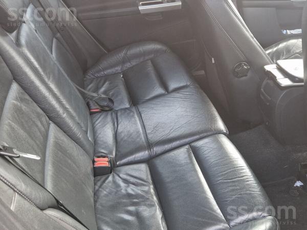 Volvo V50 2010 in Riga on AUTOMOTO.COM.LV Black Volvo V50 2010 in Riga, with an engine capacity of 1.60 L and mileage of 325 thousand km for 1400 €, photo 5 on AUTOMOTO.COM.LV