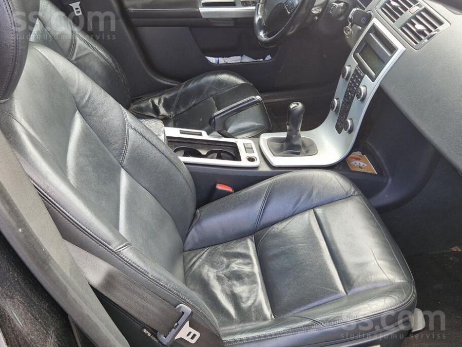 Melns Volvo V50 2010 Rīga, ar dzinēja tilpumu 1.60 L un nobraukumu 325 tūkst. km par 1400 €, foto 6 vietnē AUTOMOTO.COM.LV